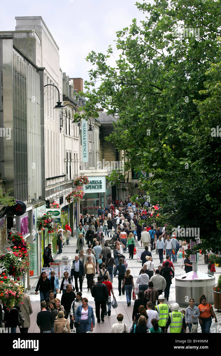 Cardiff queen street hi-res stock photography and images - Alamy