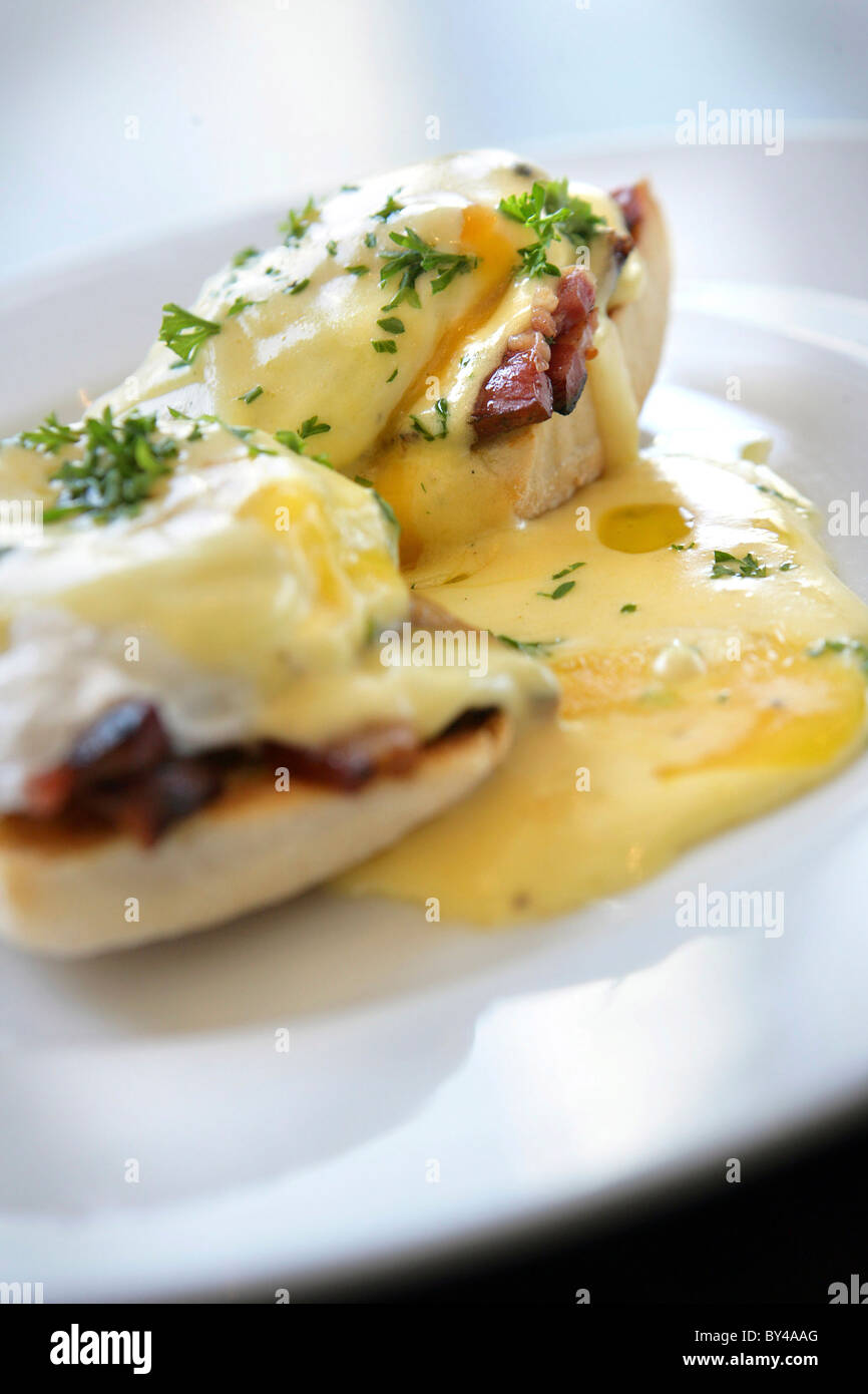 EGGS BENEDICT BREAKFAST Stock Photo - Alamy