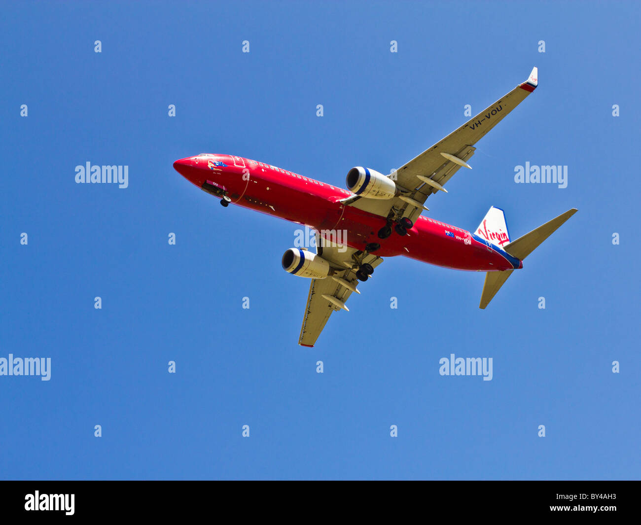 Aircraft on approach hi-res stock photography and images - Alamy