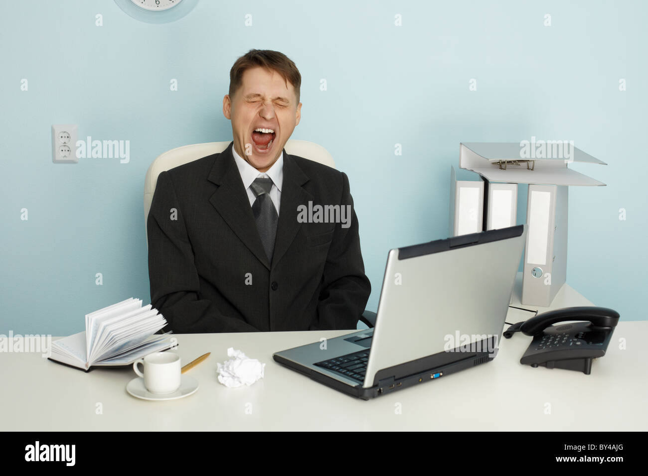Man yawning desk suit hi-res stock photography and images - Alamy