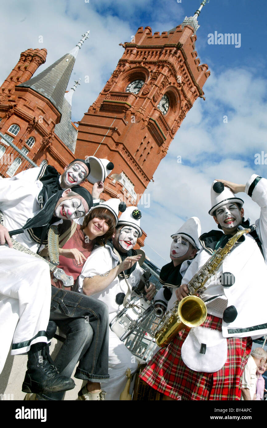 Cardiff bay festivals hi-res stock photography and images - Alamy