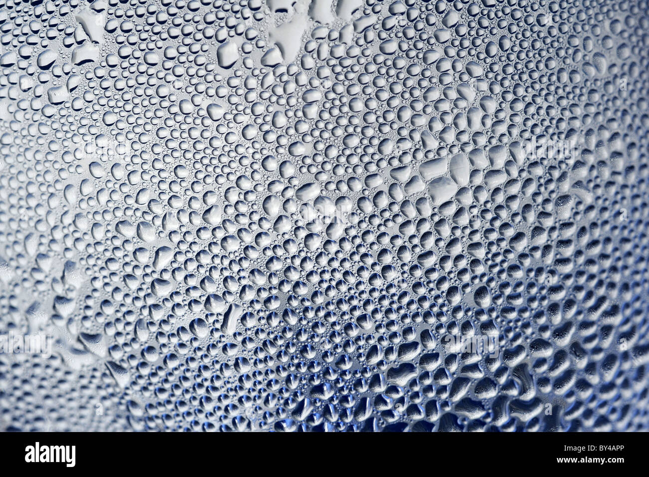 Raindrops on glass surface hi-res stock photography and images - Alamy