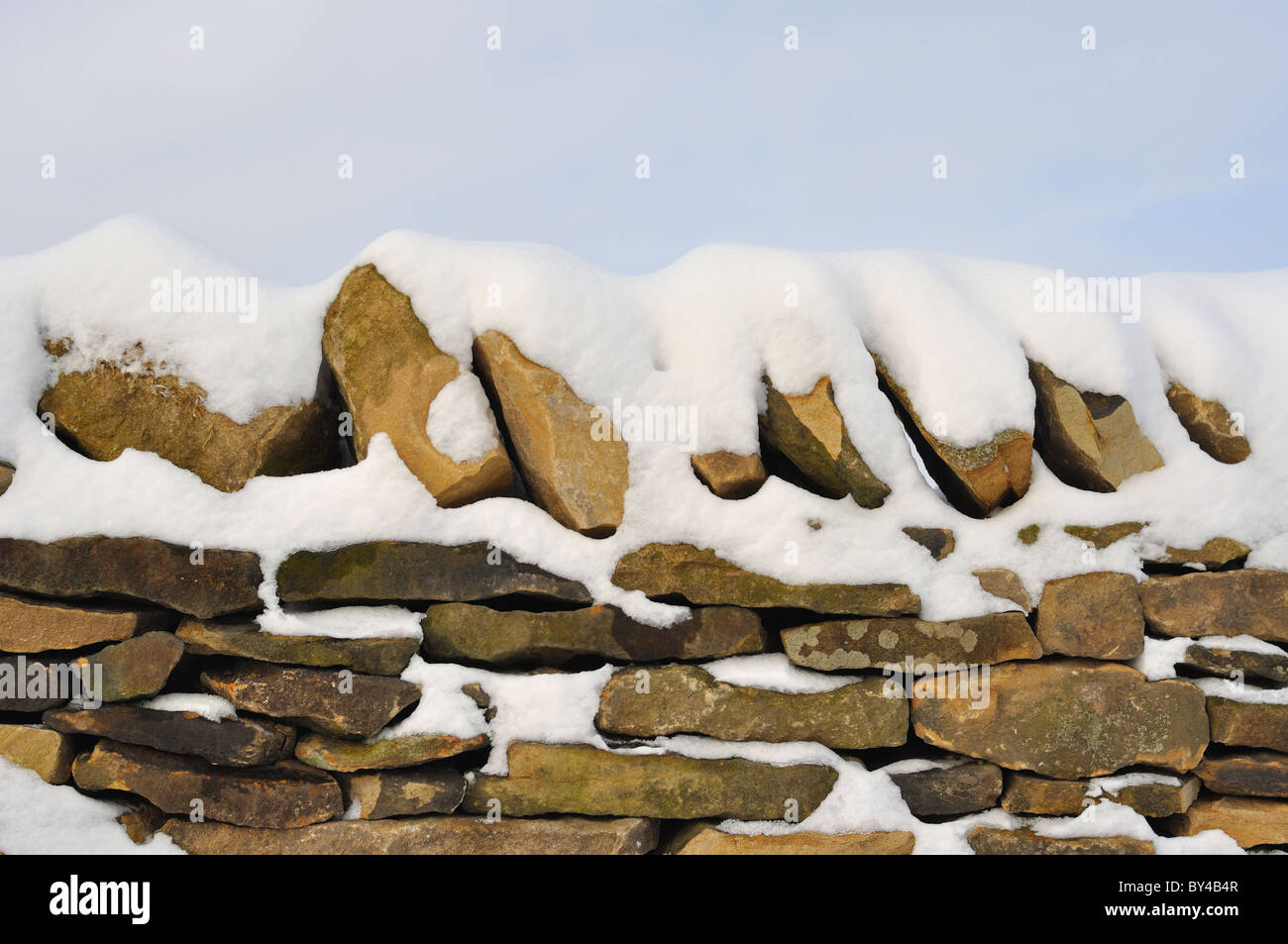 A dry stone wall with a covering of snow Stock Photo - Alamy