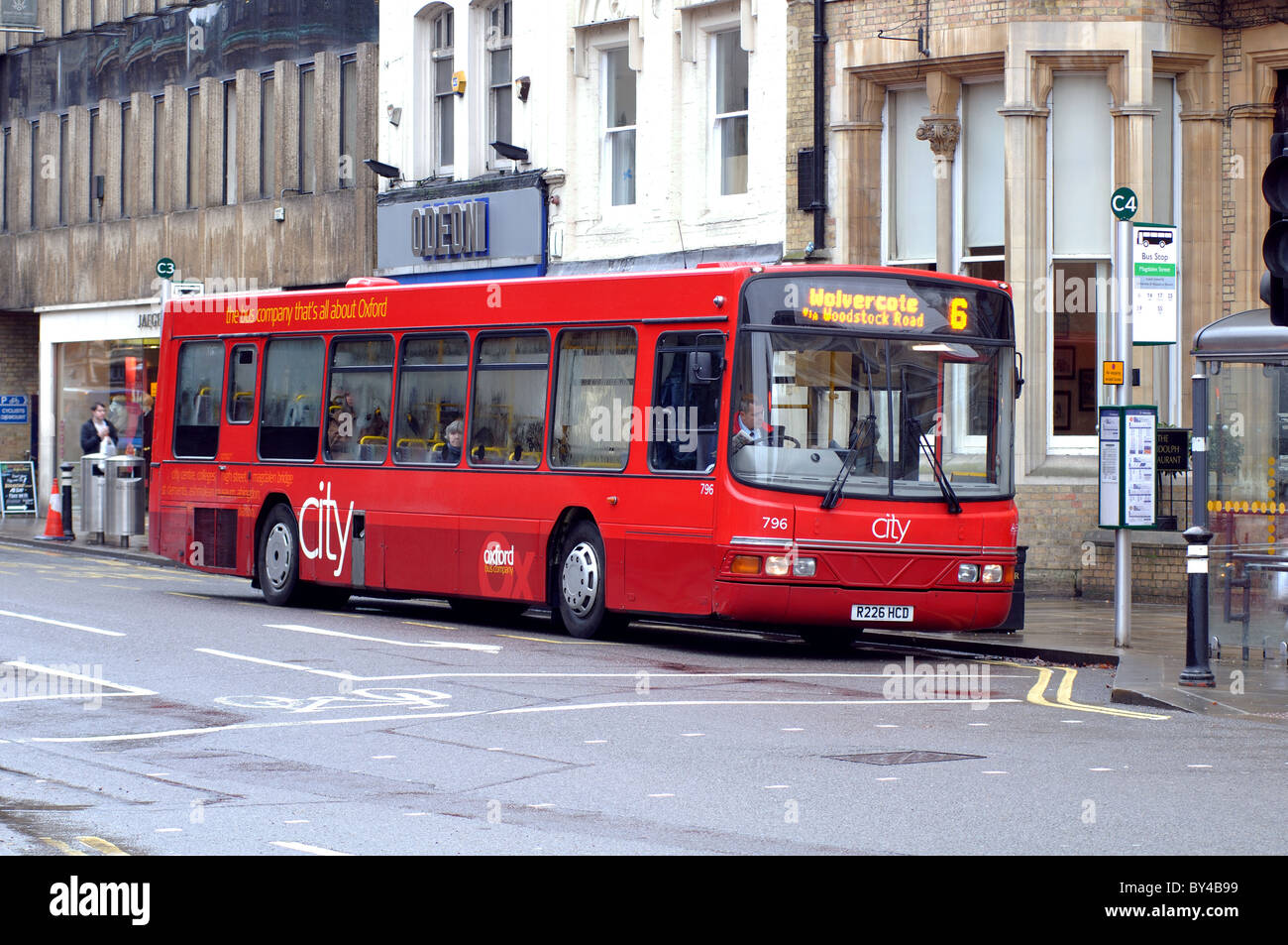 Bus at bus stop in Magdalen Street, Oxford, UK Stock Photo - Alamy
