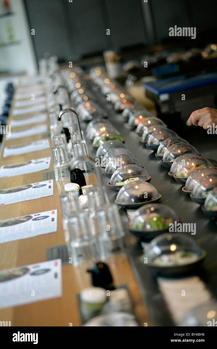 Moving sushi restaurant hi-res stock photography and images - Alamy