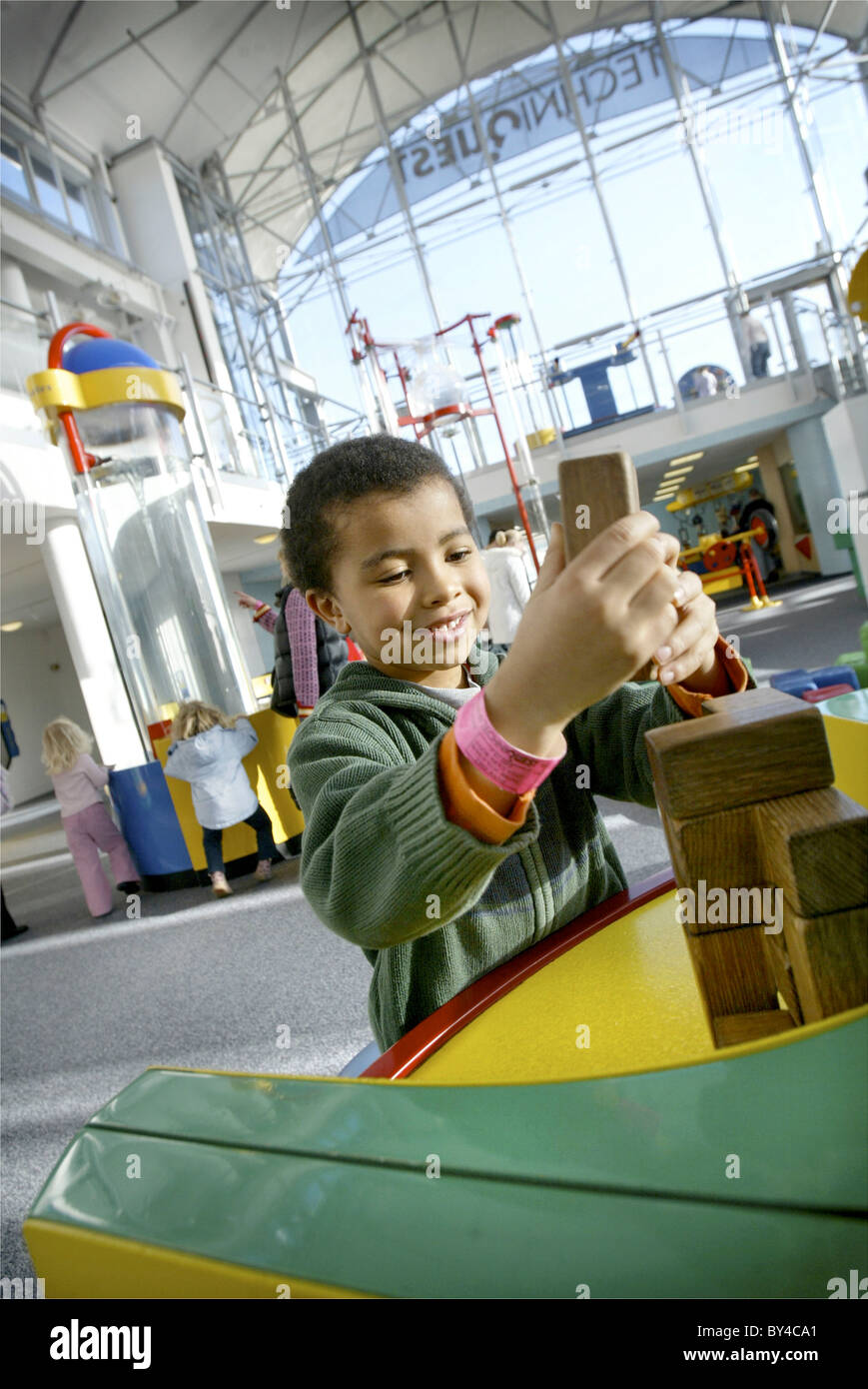 Child techniquest cardiff hi-res stock photography and images - Alamy