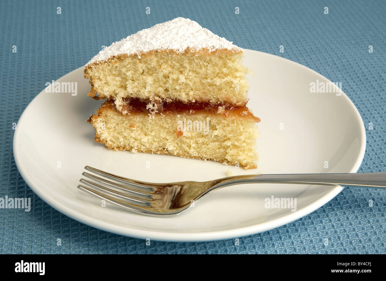 Victoria Sponge Slice Stock Photo - Alamy