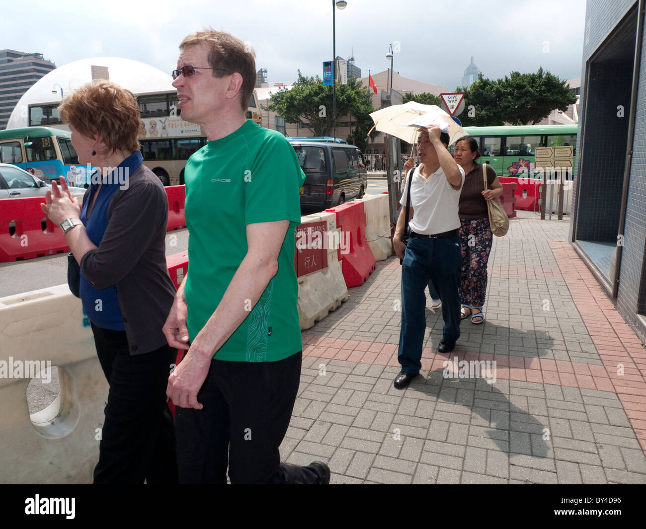 Candid street photos hi-res stock photography and images - Alamy