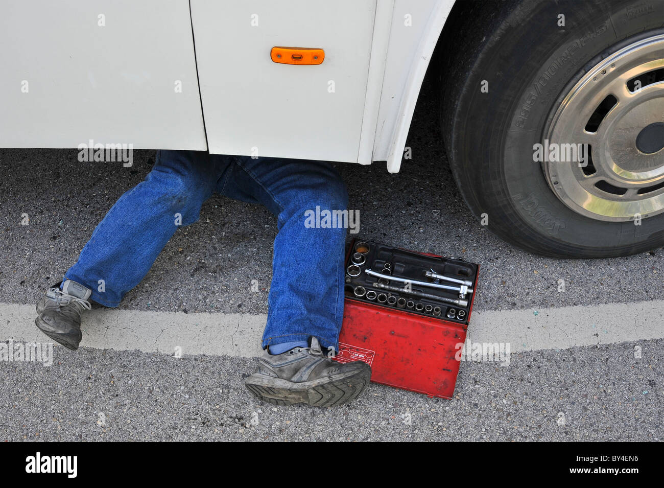 Bus mechanic hi-res stock photography and images - Alamy