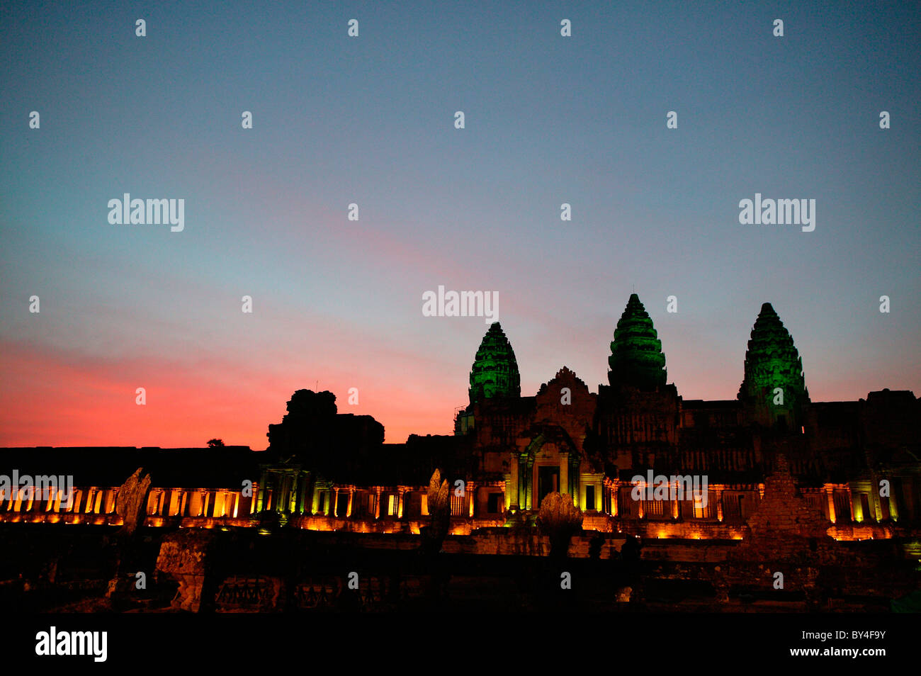 Illuminated angkor wat temple hi-res stock photography and images - Alamy