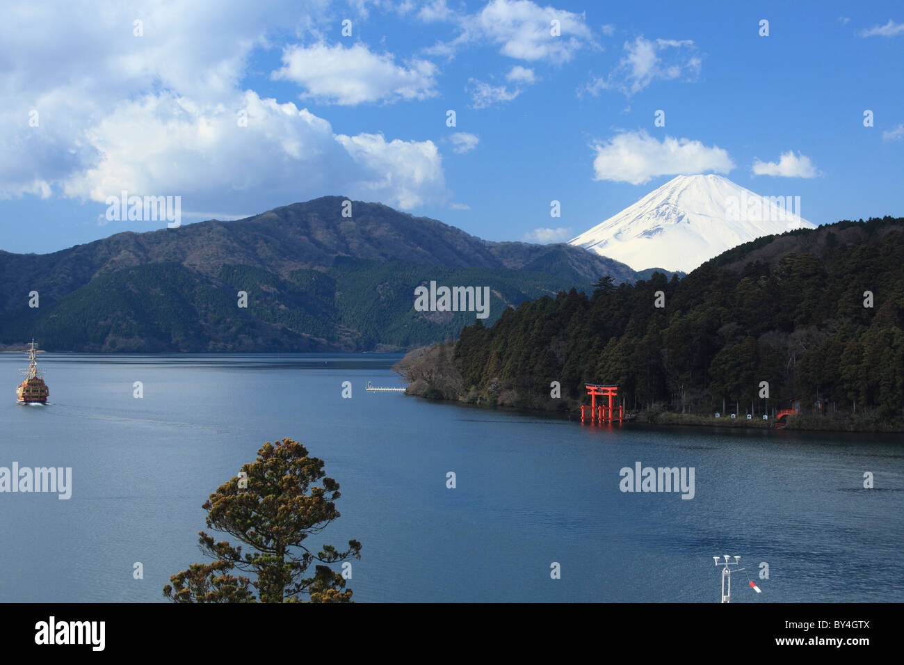Lake ashi hi-res stock photography and images - Alamy