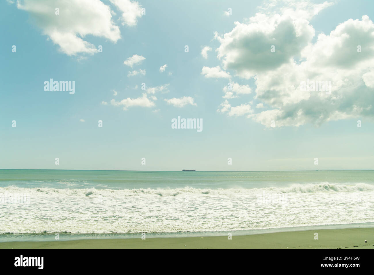 Cumulus clouds over pacific ocean hi-res stock photography and images ...
