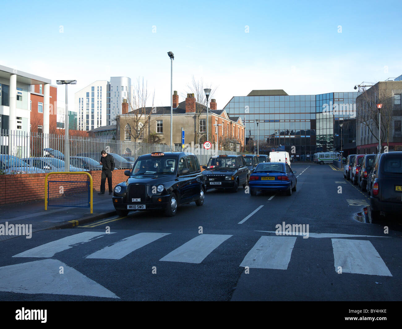 Black cab taxi rank hi-res stock photography and images - Alamy