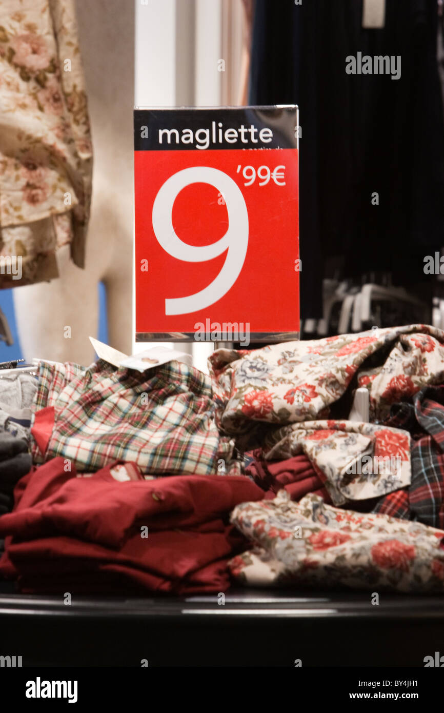 Cartel vertical hi-res stock photography and images - Alamy