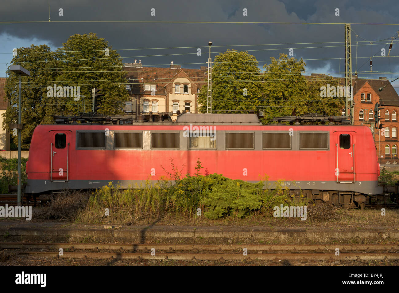 Disused railway scrap hi-res stock photography and images - Alamy