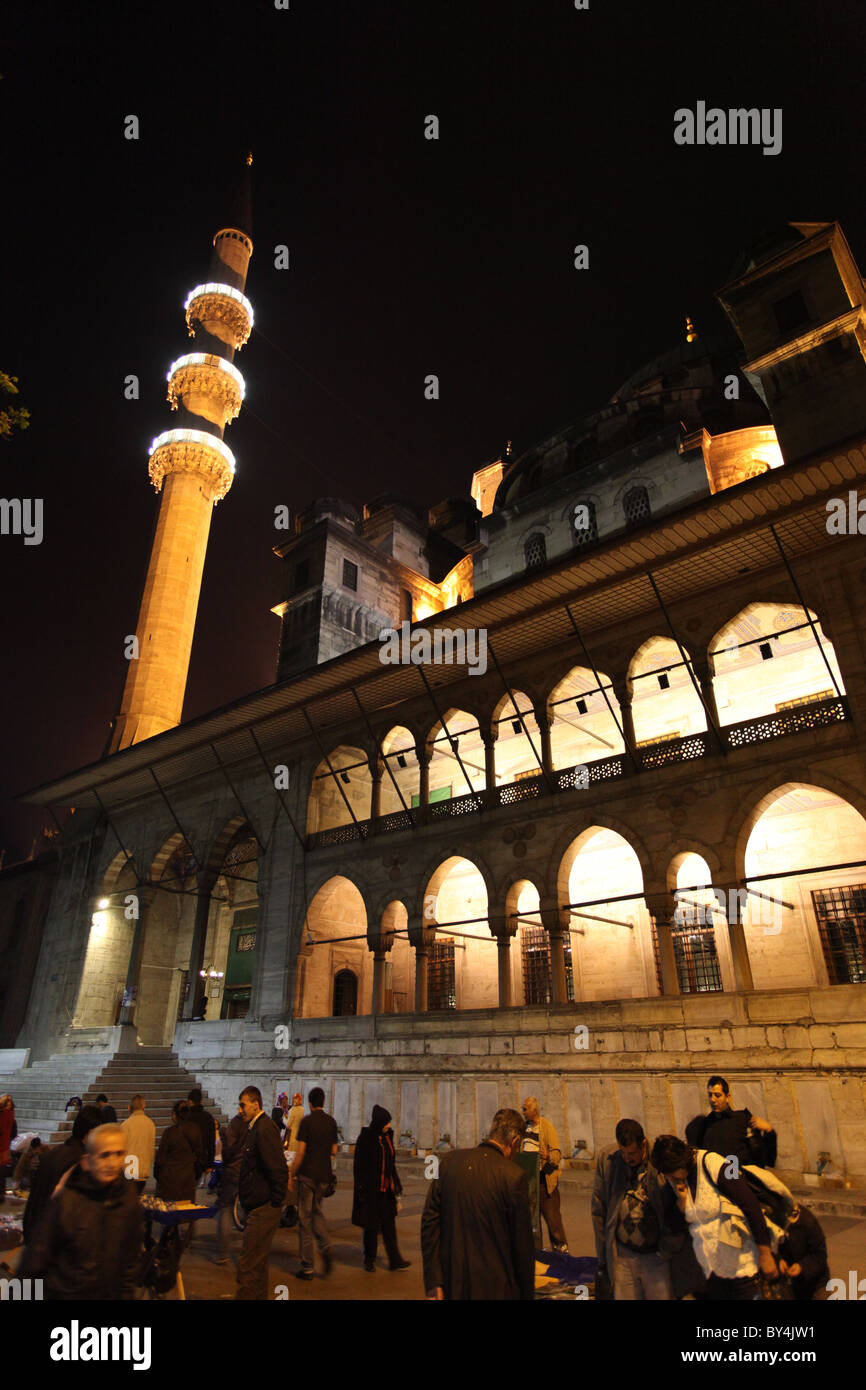 Yeni Cami - New Mosque in Istanbul at night Stock Photo - Alamy
