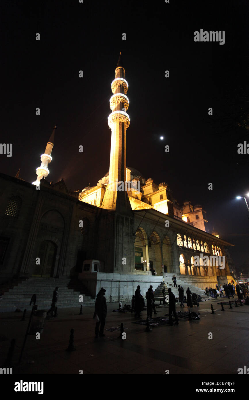 Yeni camii mosque at night hi-res stock photography and images - Alamy