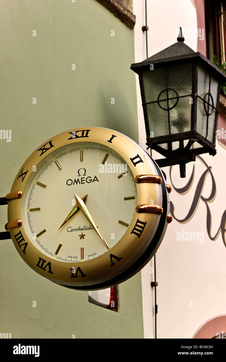 Wall mounted clock hi-res stock photography and images - Alamy
