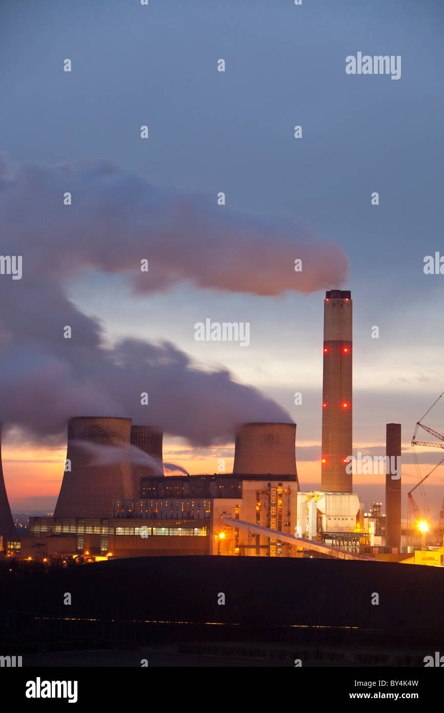Ratcliffe on Soar coal fired power station near Nottingham, UK ...