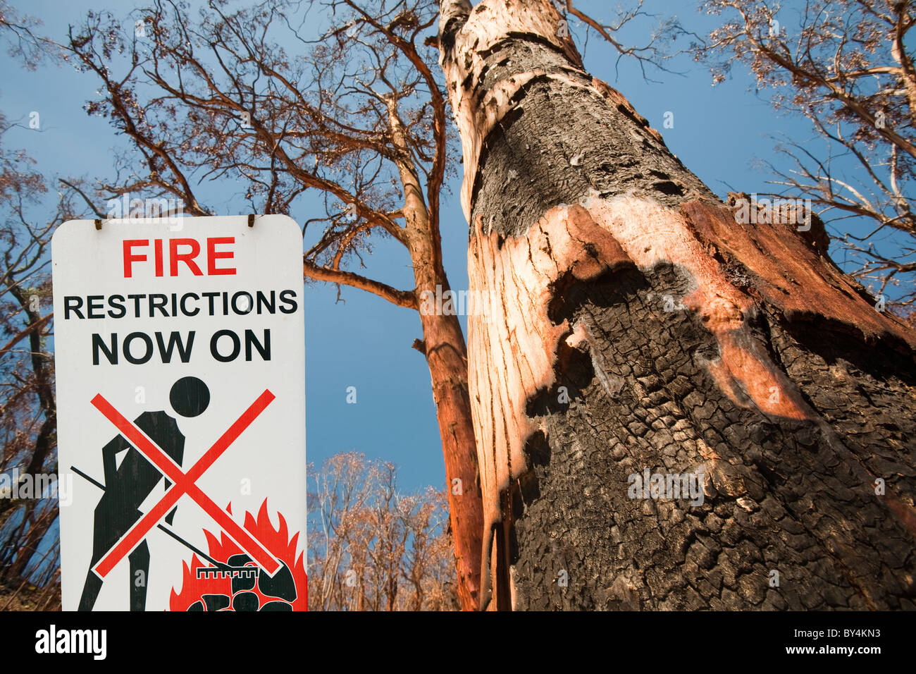 Warning sign in australia fire hi-res stock photography and images - Alamy