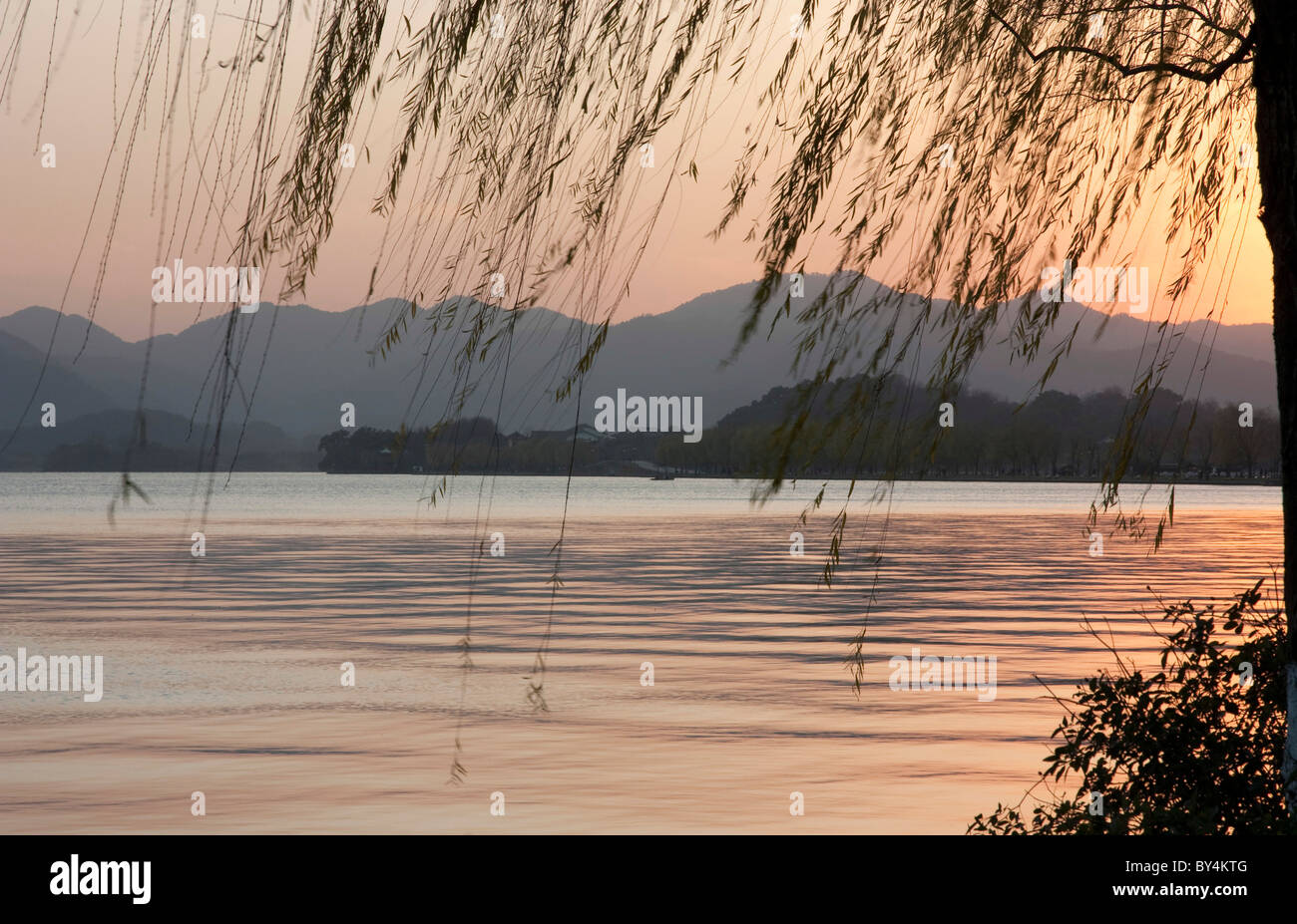 Sunset at West Lake Hangzhou China Stock Photo - Alamy