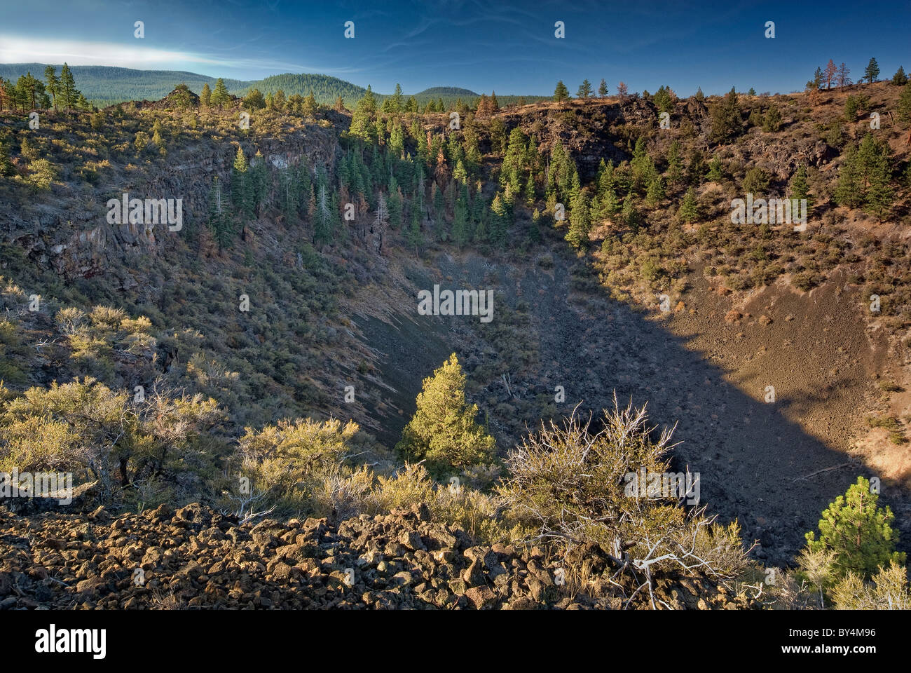 Mammoth Crater volcano at Lava Beds National Monument, California, USA ...