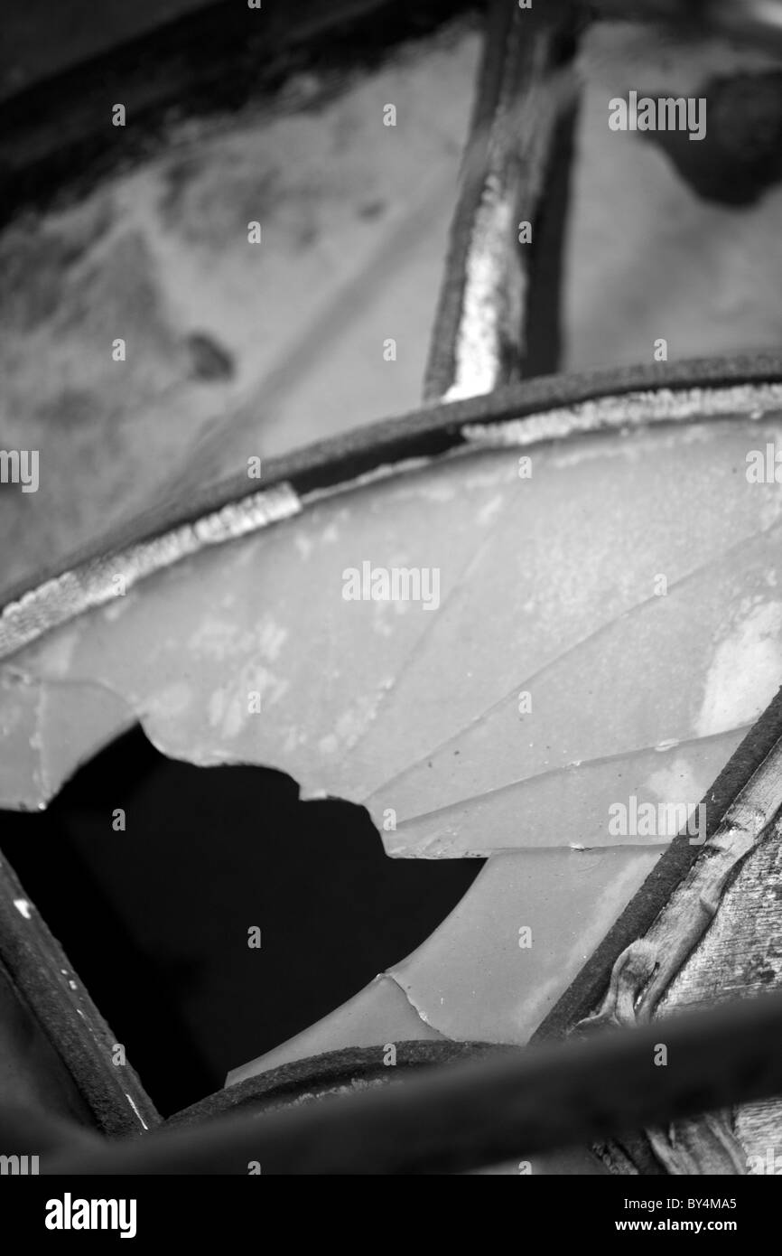 Smashed glass window hi-res stock photography and images - Alamy