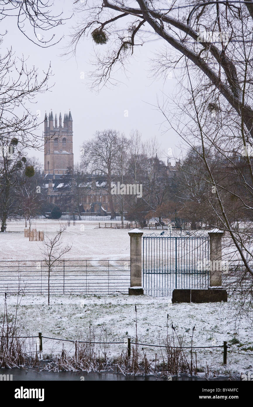 Magdalen college in snow Stock Photo - Alamy