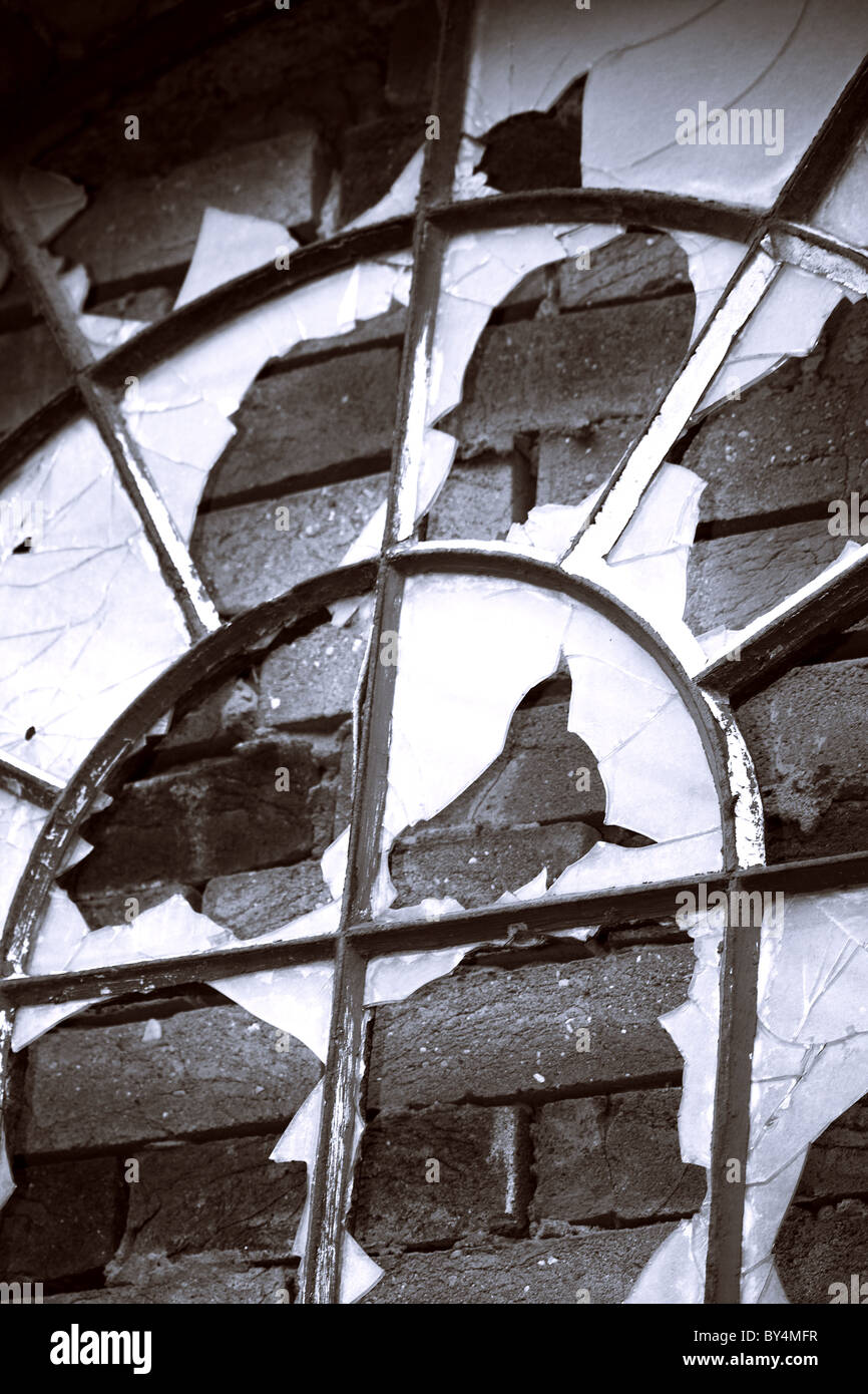 Smashed glass window hi-res stock photography and images - Alamy