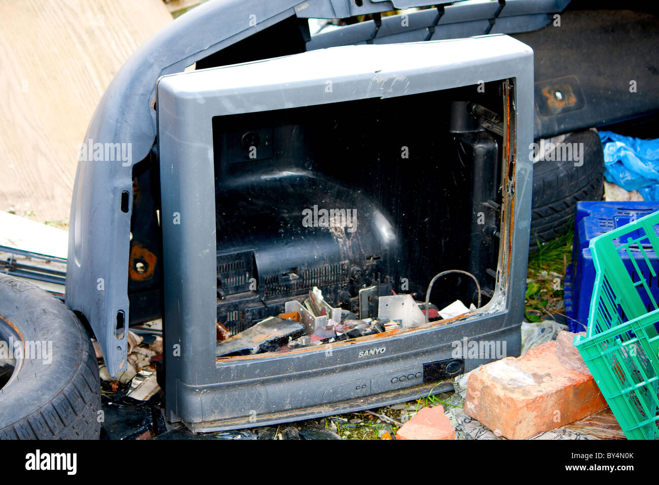 Trashed Tv High Resolution Stock Photography and Images - Alamy