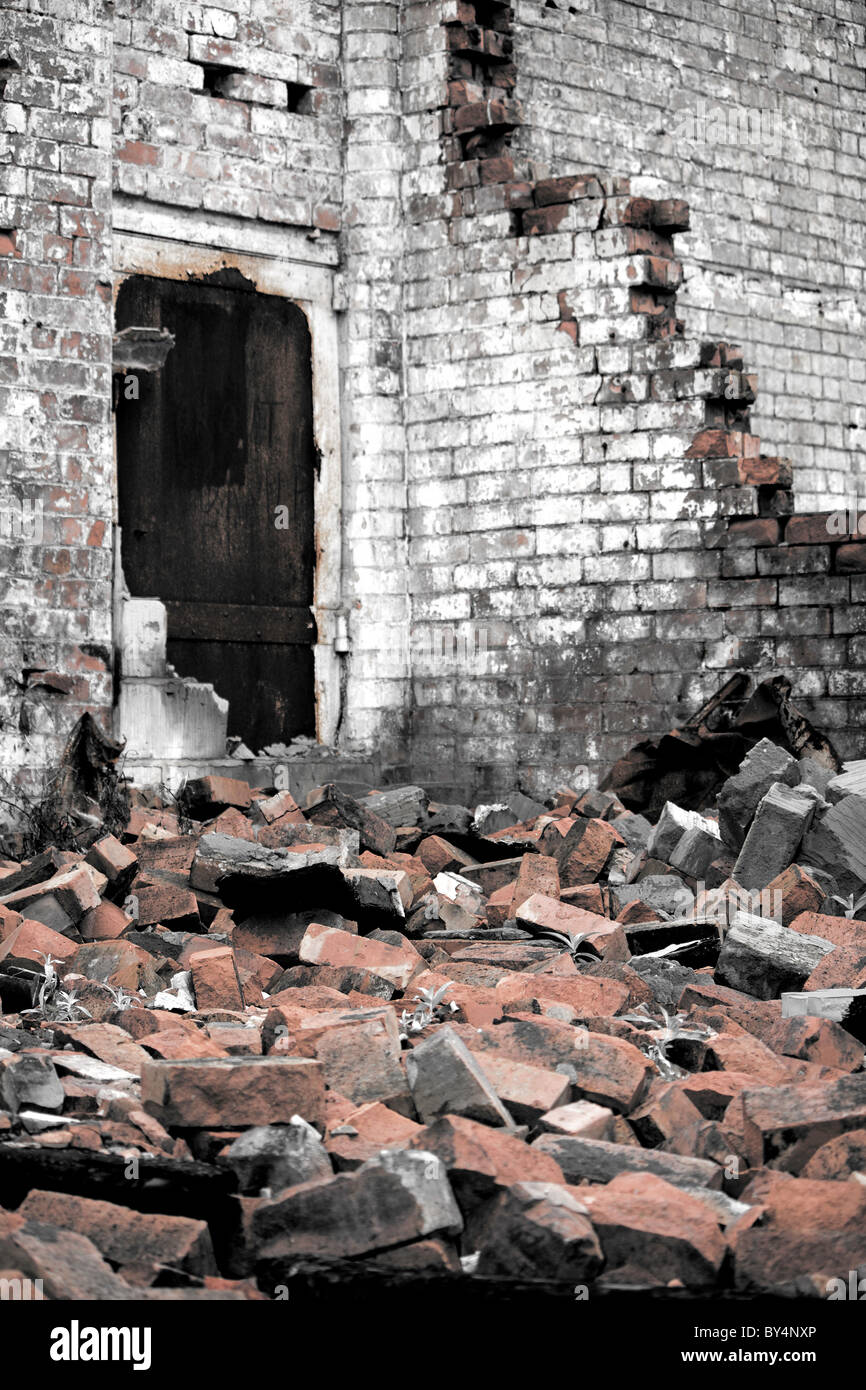 Building fallen hi-res stock photography and images - Alamy