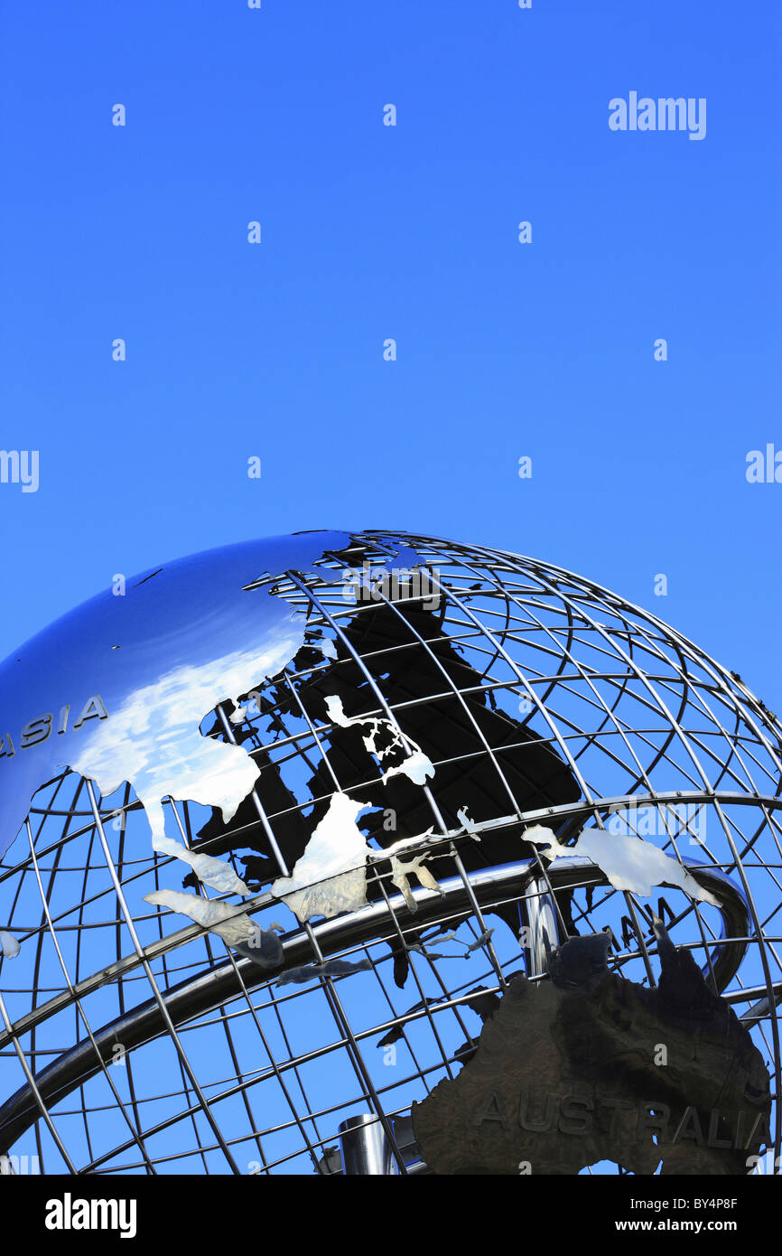 Globe metallic sculpture hi-res stock photography and images - Alamy