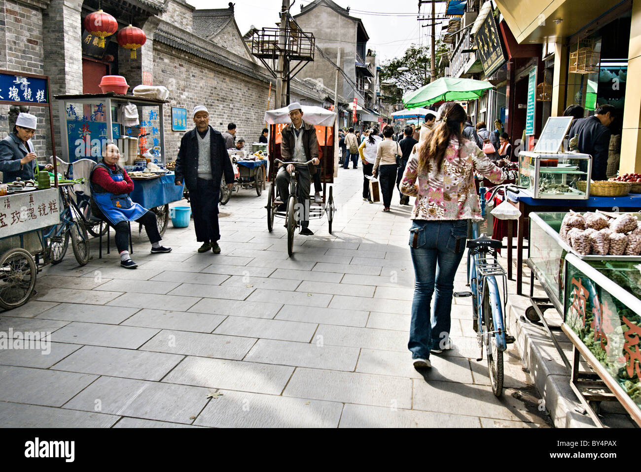 CHINA, XI'AN: Busy street scene in the old Muslim quarter of Xian ...