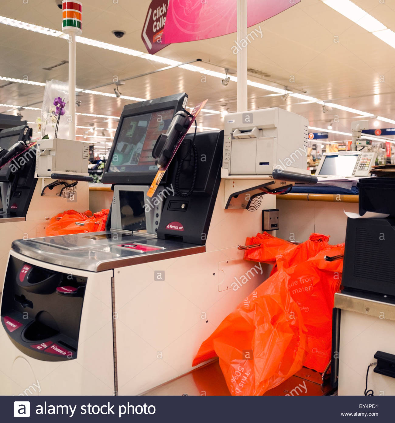 Self Service Checkout Stock Photos & Self Service Checkout Stock Images ...