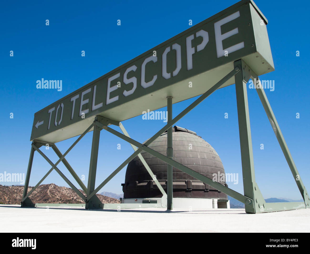 To telescope sign at at the Griffith Park Observatory, Hollywood ...