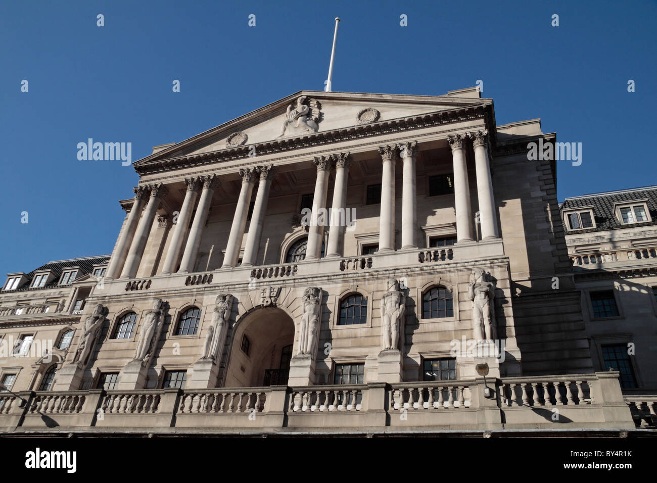 Bank of england front hi-res stock photography and images - Alamy