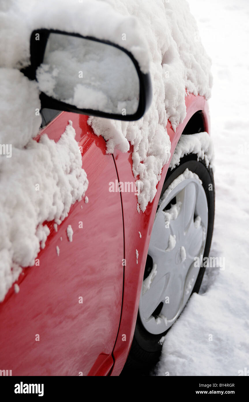snow covered red car Stock Photo - Alamy
