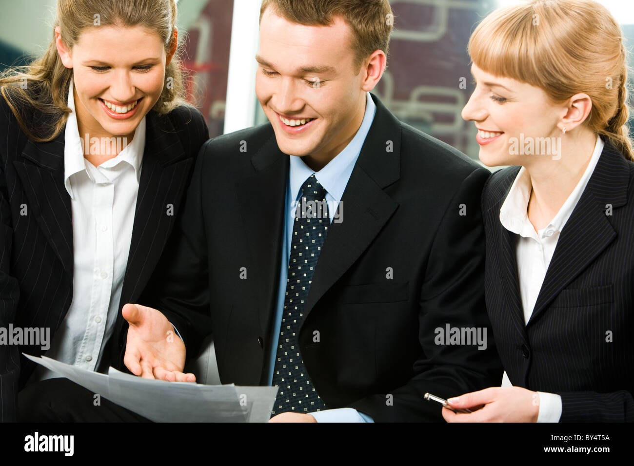 Image of business man explaining his plan to women Stock Photo - Alamy