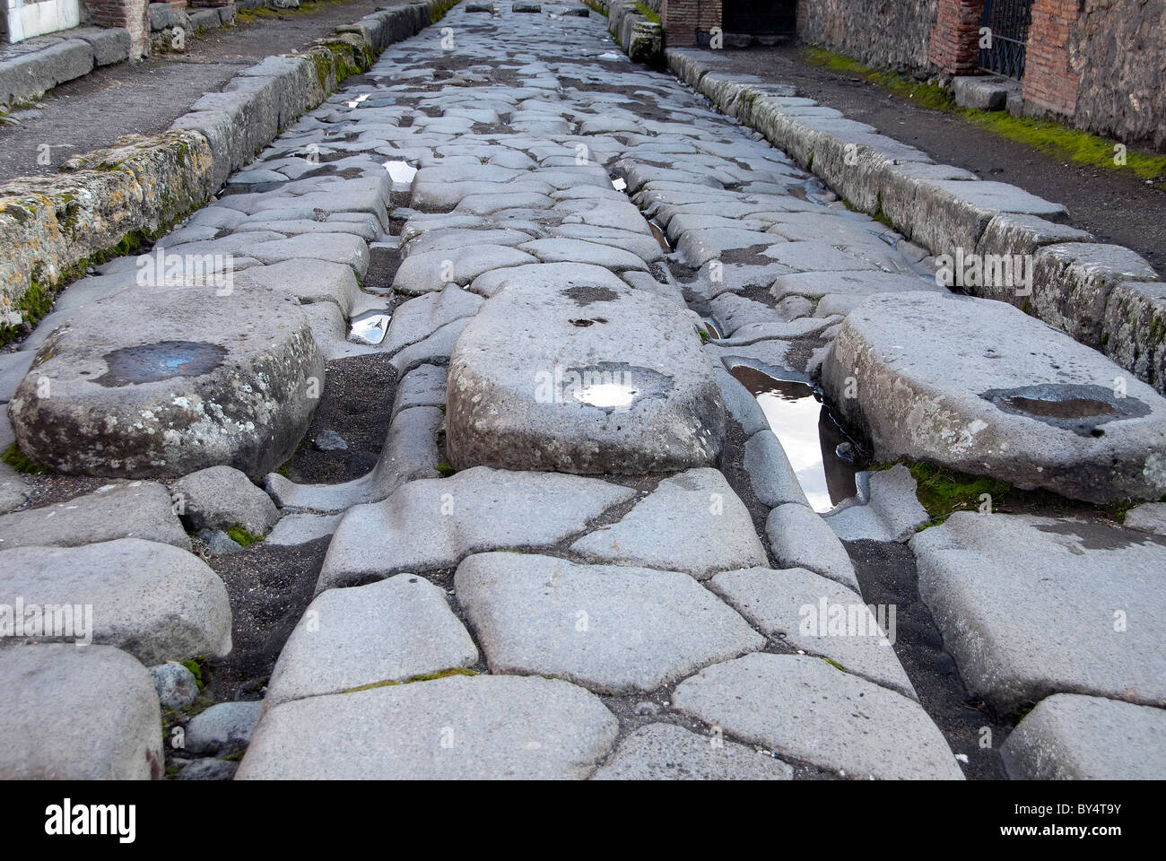 Cart ruts and stepping stones over the Via del Mercurio, Pompeii ...