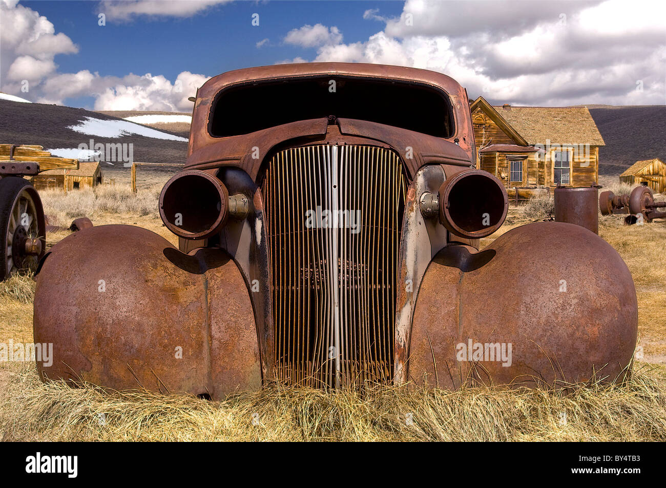 Rusty abandoned car Stock Photo - Alamy