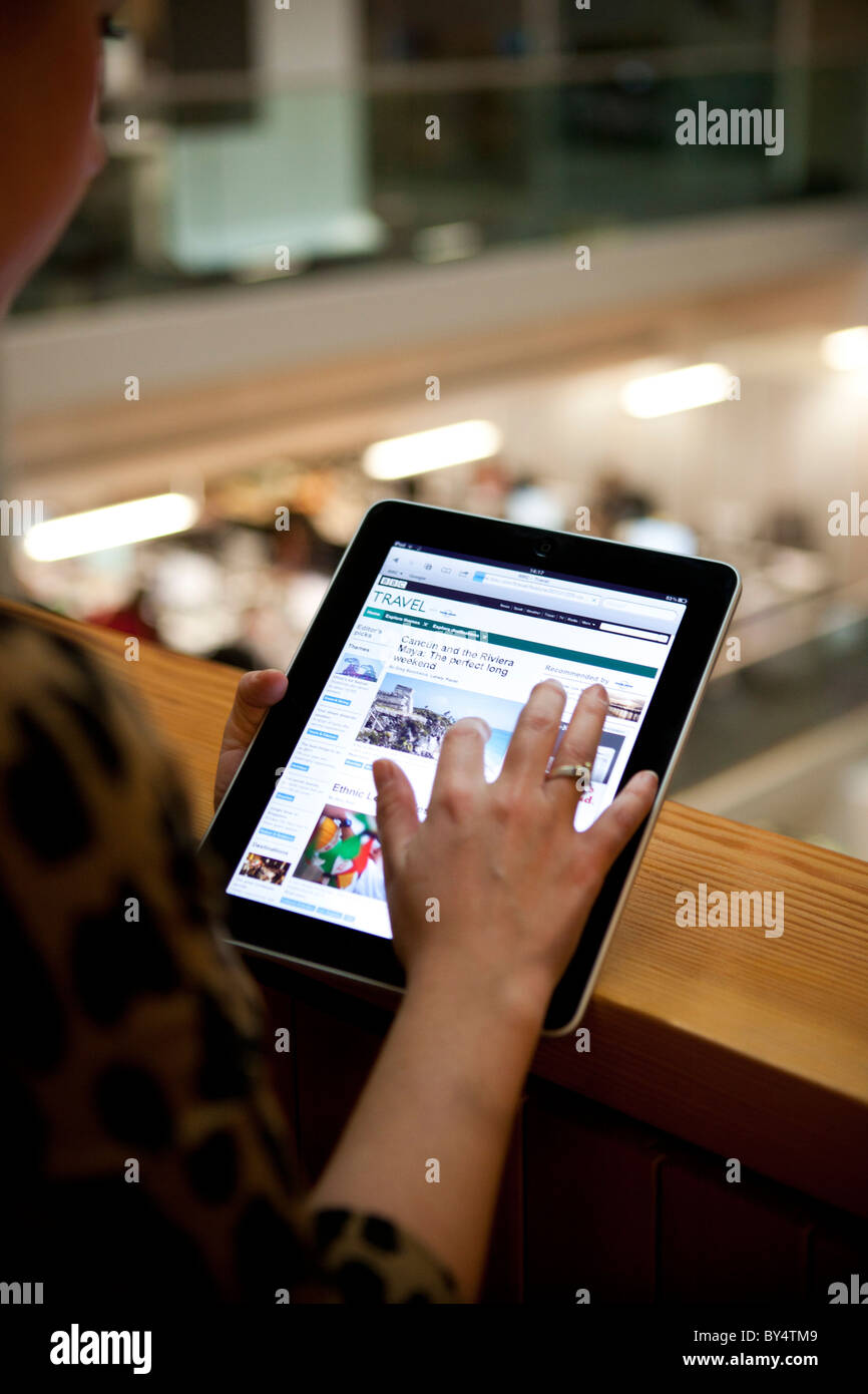 woman using apple ipad in office Stock Photo - Alamy