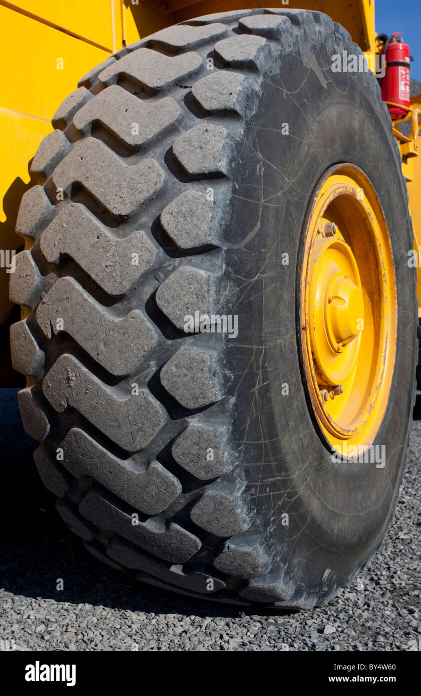 Payloader wheel hi-res stock photography and images - Alamy