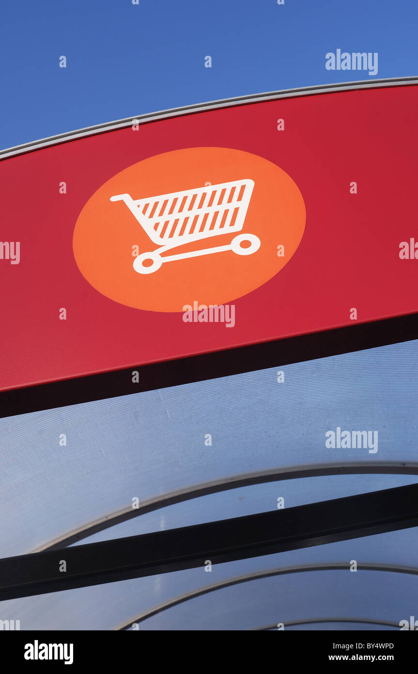 Supermarket trolley park hi-res stock photography and images - Alamy