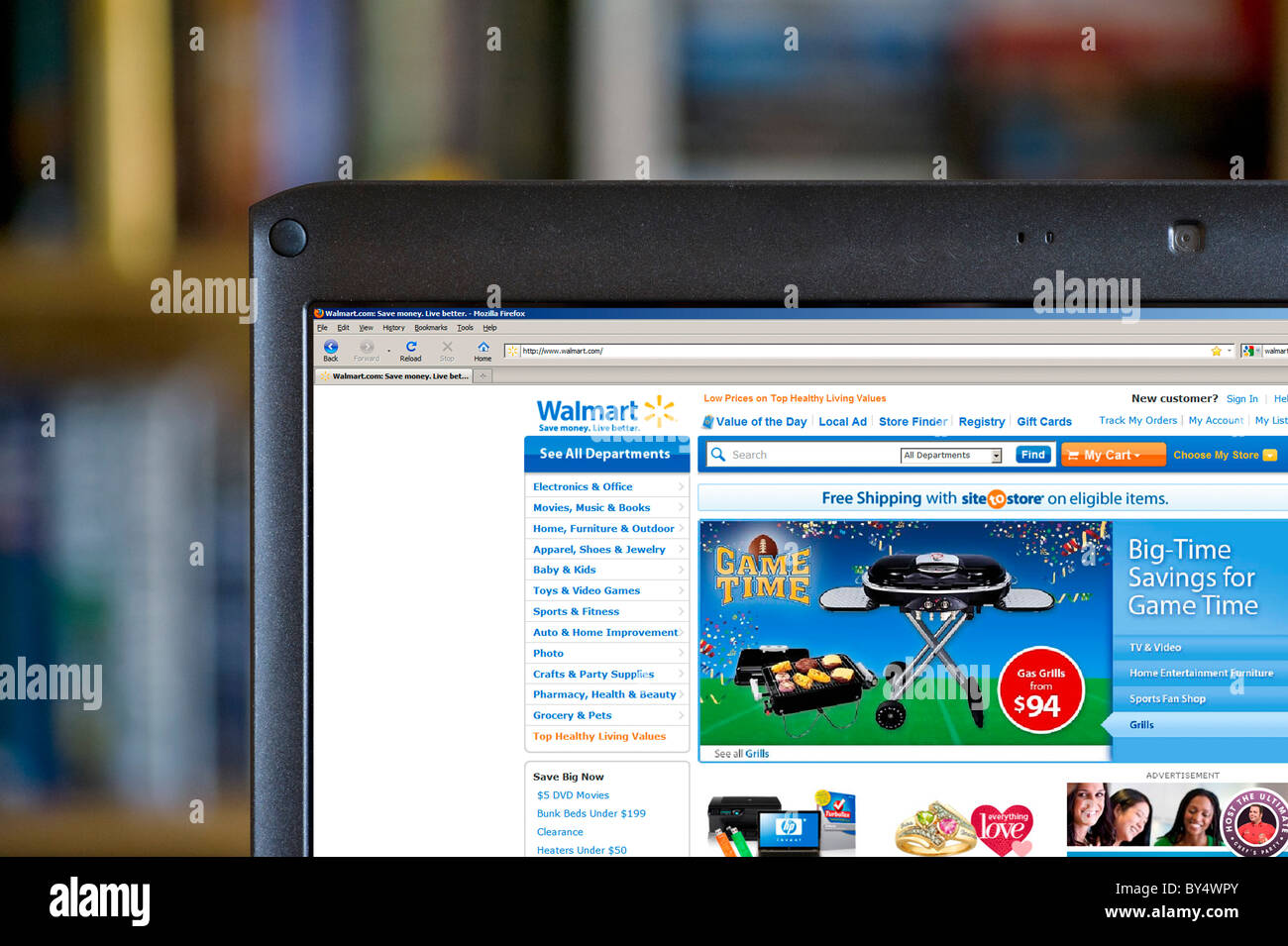 Walmart store website online hi-res stock photography and images - Alamy