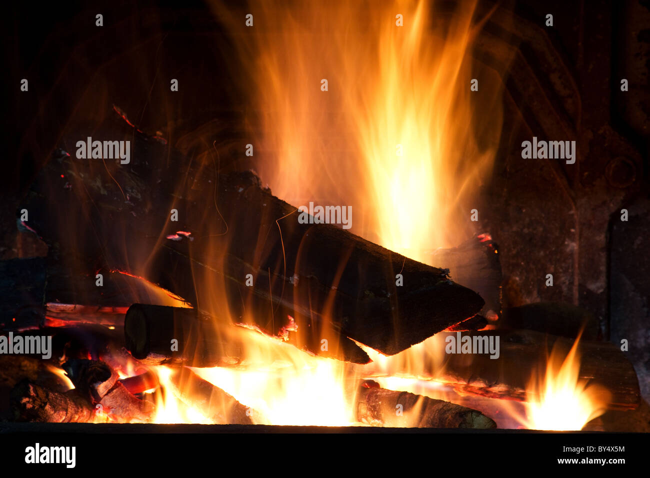 Live fireplace hi-res stock photography and images - Alamy