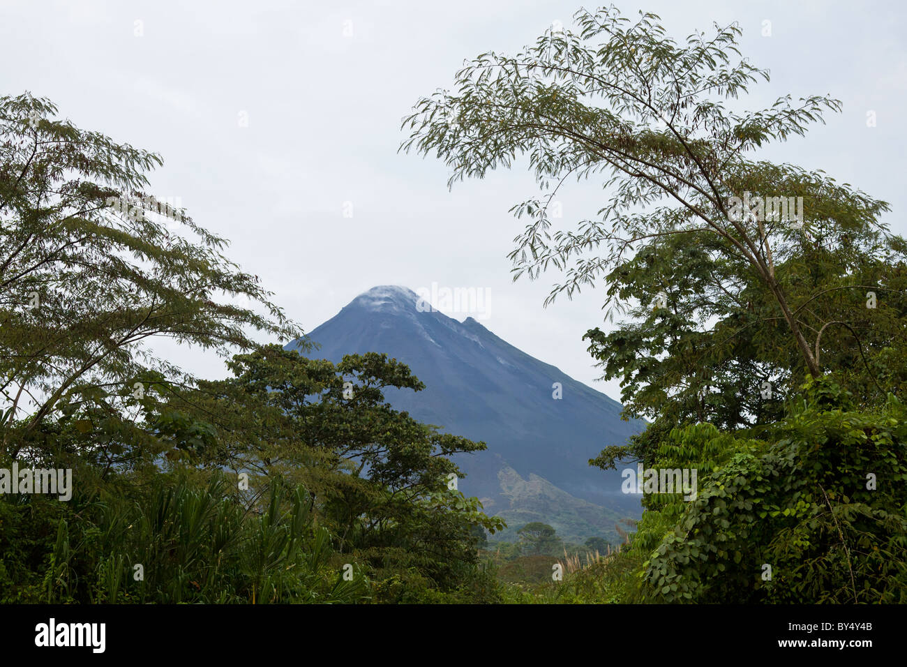 Lava flowing down Costa Rica's most active volcano The Arenal Volcano ...