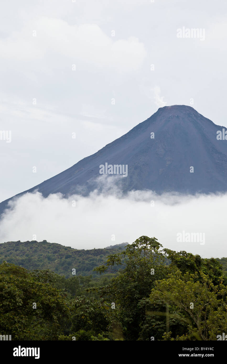 Cloud layer below Costa Rica's most active volcano The Arenal Volcano ...