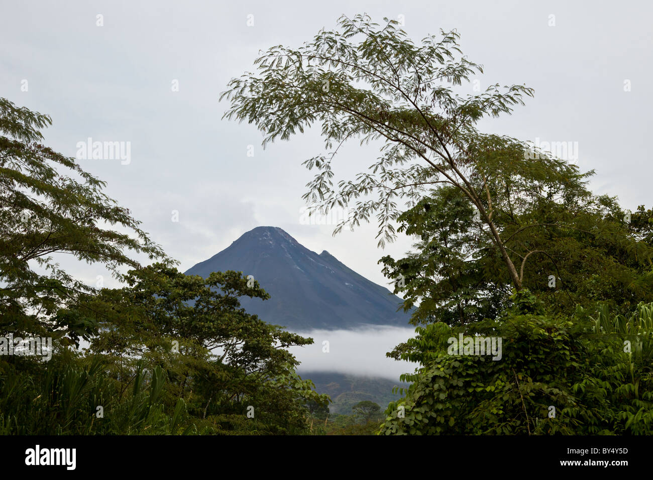 Lava flowing down Costa Rica's most active volcano The Arenal Volcano ...