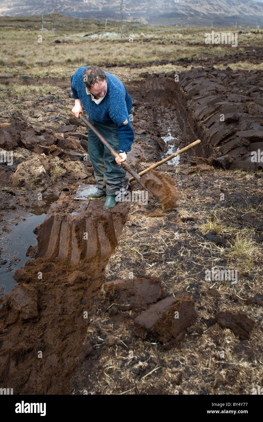 Dig peat hi-res stock photography and images - Alamy