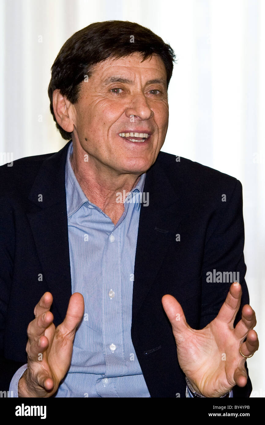 Gianni Morandi, Milan 2011 Stock Photo - Alamy